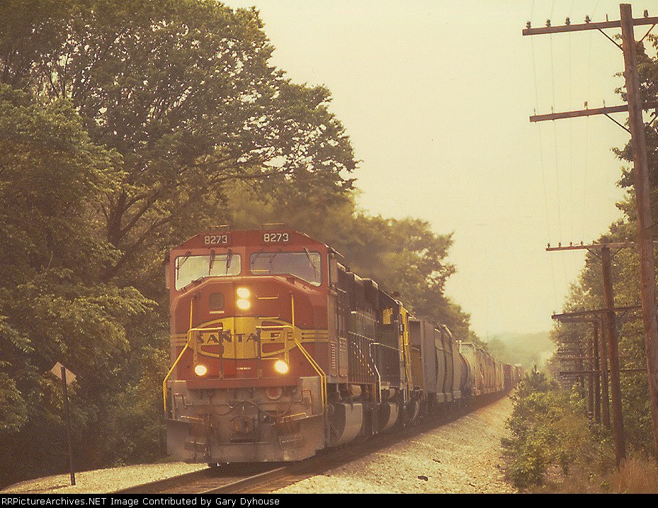 BNSF 8273 leads train 172 through Eureka